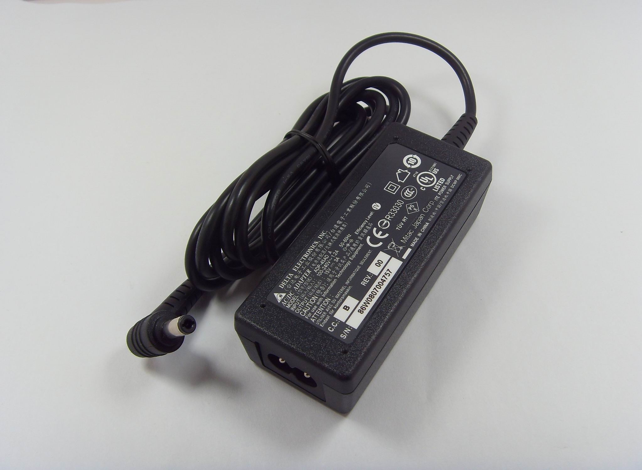 Delta Electronics Inc. 15V 3A Singapore safety mark adapter | Unicell